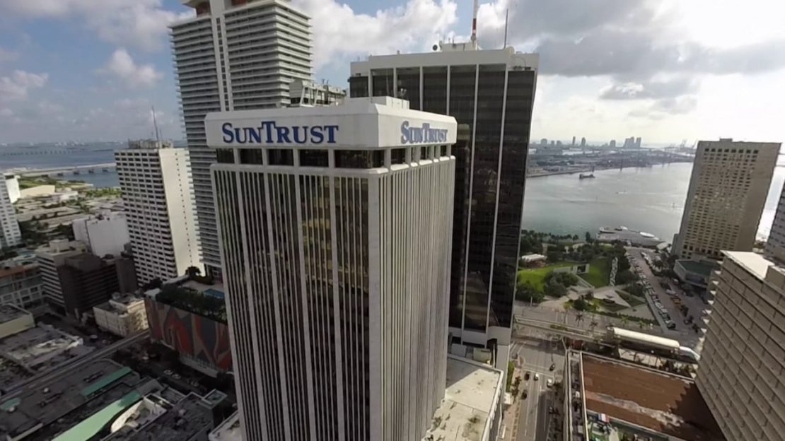 El edificio SunTrust International Center de Miami cambia de manos por ...