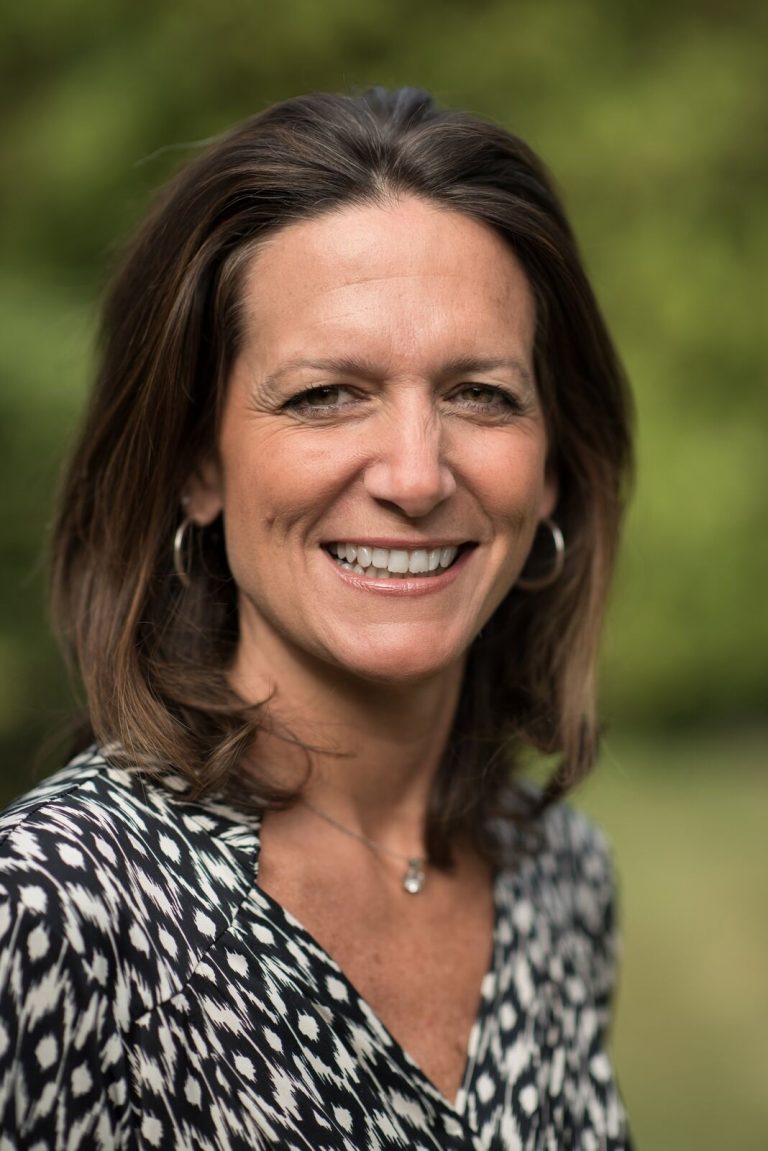 El IEB nombra a María Gil-Casares nueva responsable de Alumni - Funds ...