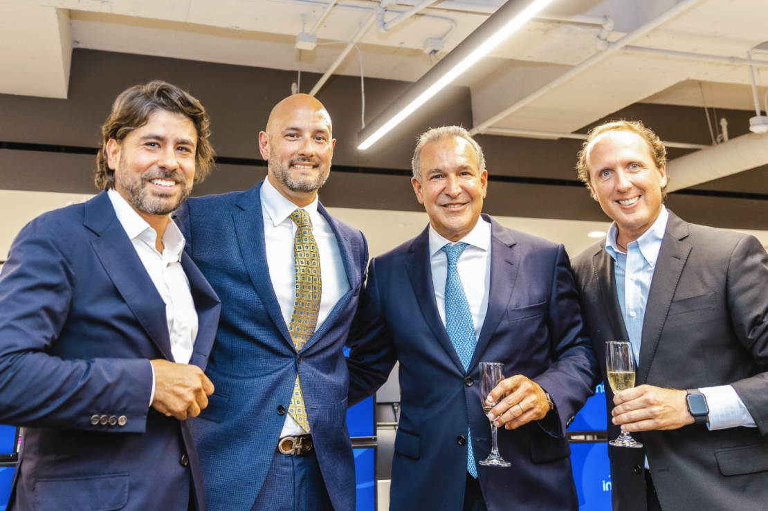 Insigneo encendió su logotipo en Miami con una ceremonia en sus ...